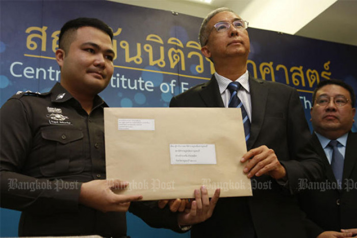 Bangkok Post - DNA, fingerprints fail to confirm B30m lottery winner