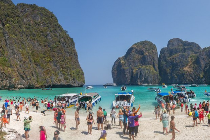 Bangkok Post - The Beach's Maya Bay on Phi Phi to shut down