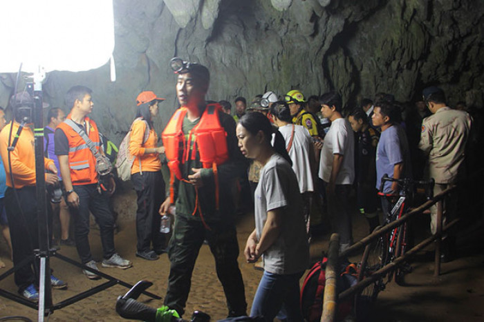 Bangkok Post - 12 feared trapped in Mae Sai cave, search underway