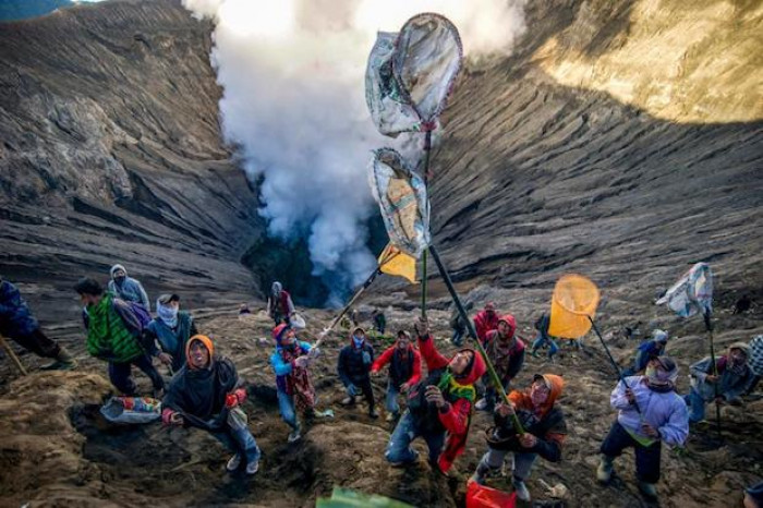 Bangkok Post - Ritual sacrifice draws crowds to Indonesia volcano