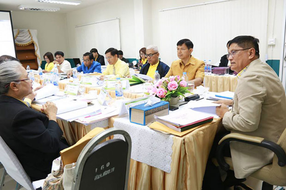 Bangkok Post - School director faces dismissal over sex with student, 14