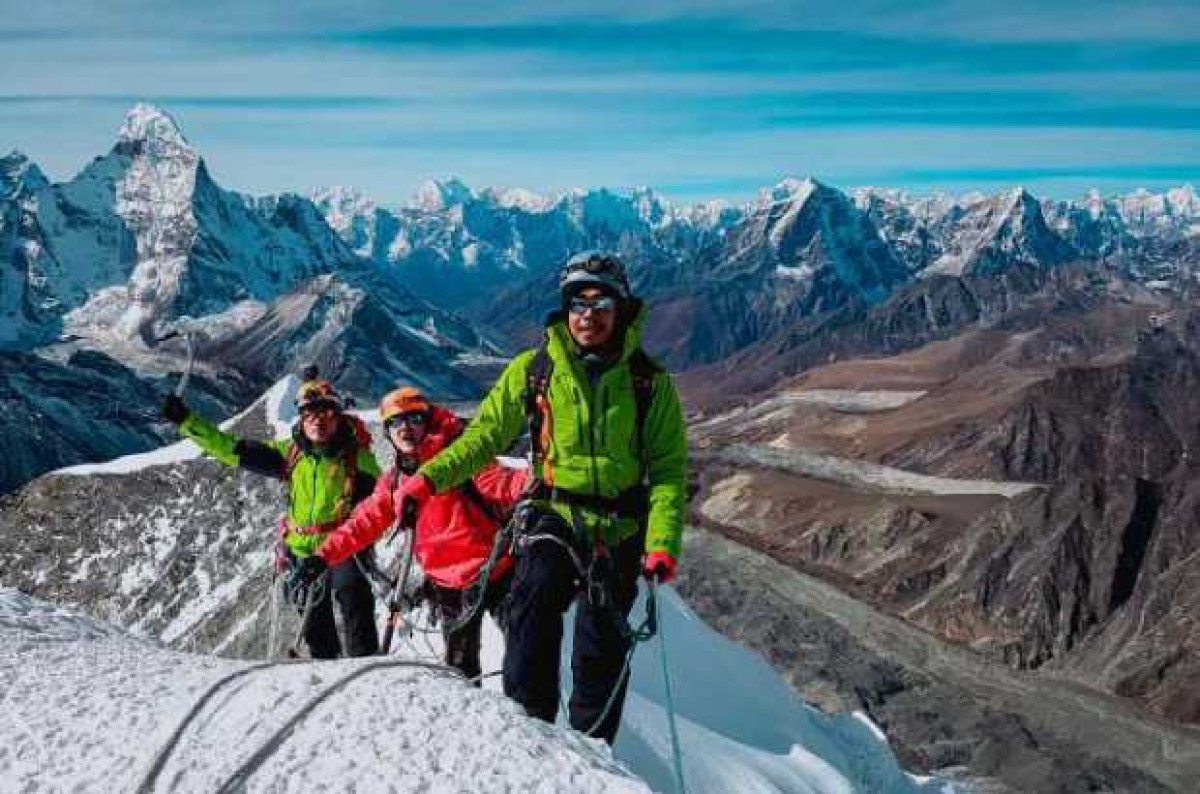 Bangkok Post - Myanmar climbers eye treacherous Hkakabo Razi