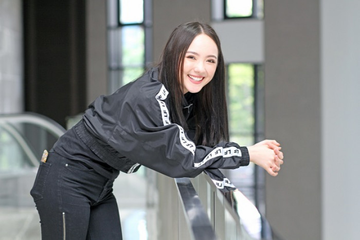 Ploychompoo takes on a new challenge Bangkok Post Learning - Learn English from News