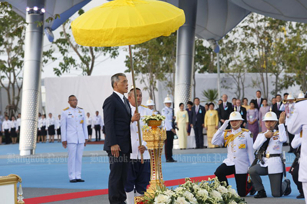 Bangkok Post - King opens and pedals airport bike track