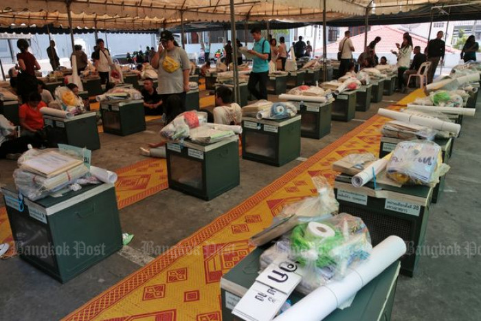 Bangkok Post - Parties gear up campaigns on last day