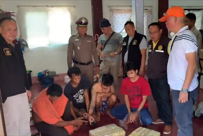 Bangkok Post - Six major drug gang members held, 400,000 pills seized