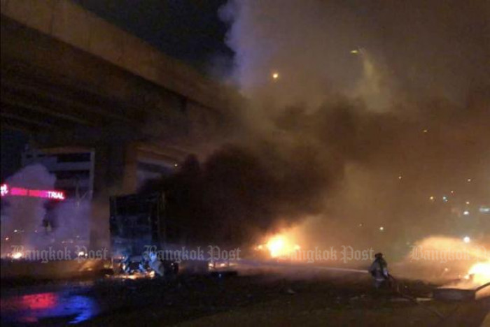 Lorry explodes under expressway Bangkok Post Learning - Learn English ...