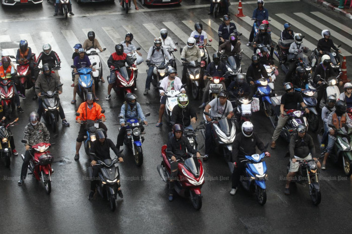 Bangkok Post - Carving up city roads to make motorcycle lanes