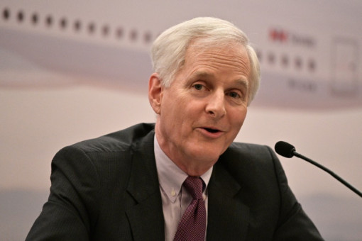 Bangkok Post - Cathay Pacific chairman John Slosar steps down