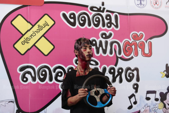 Bangkok Post - Anti-booze activists petition against drink ads