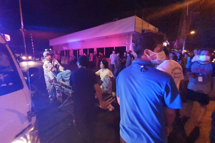 Bangkok Post - Hundreds of workers flee as fire engulfs chicken ...