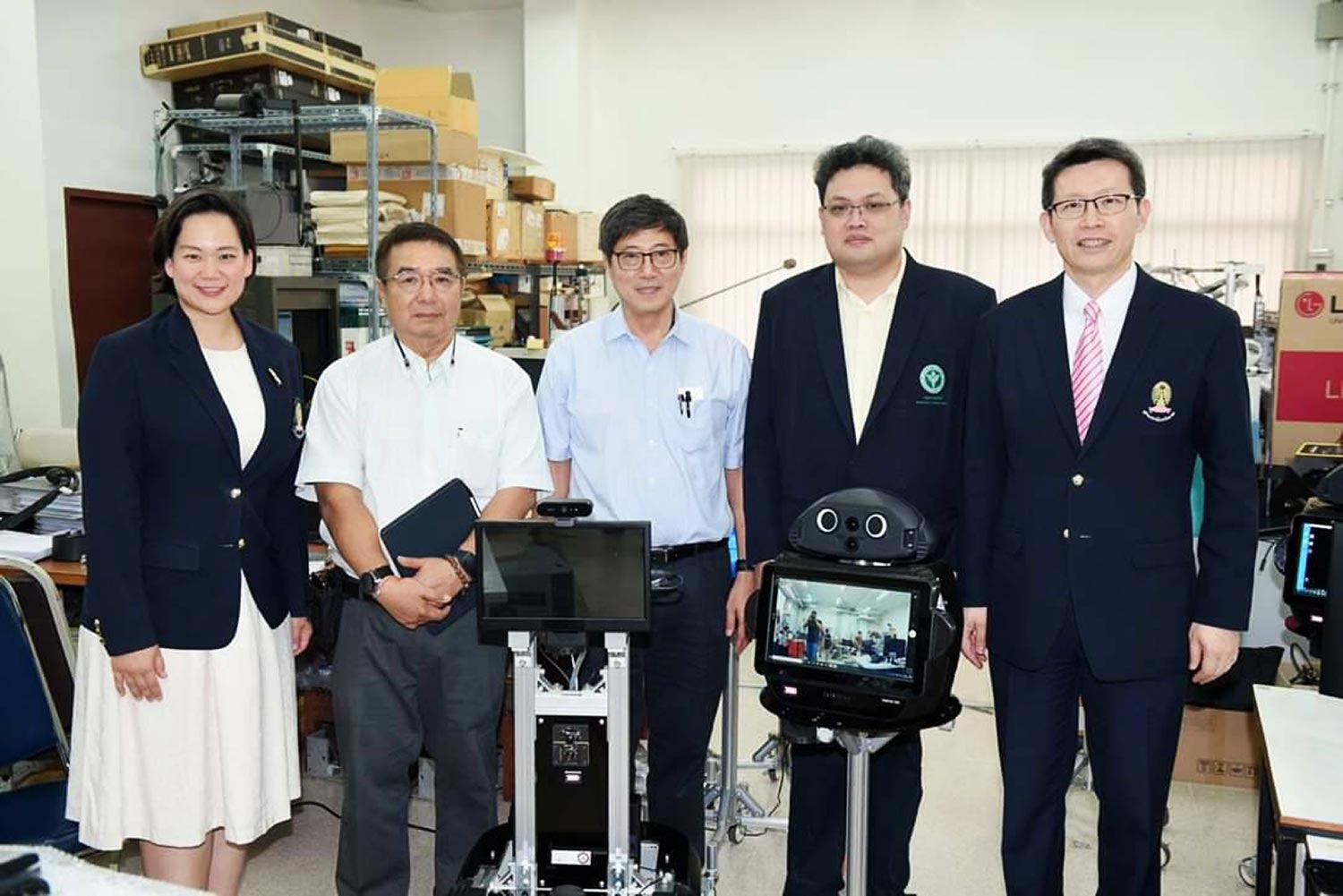 Bangkok Post - Robots roll out to treat infectious diseases