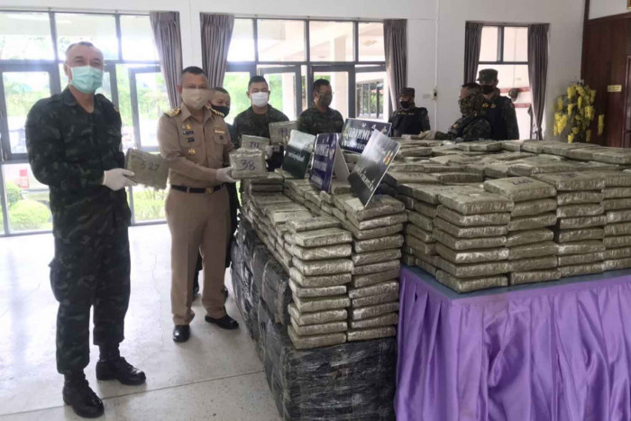 Bangkok Post - Tonne of ganja seized on Mekong bank