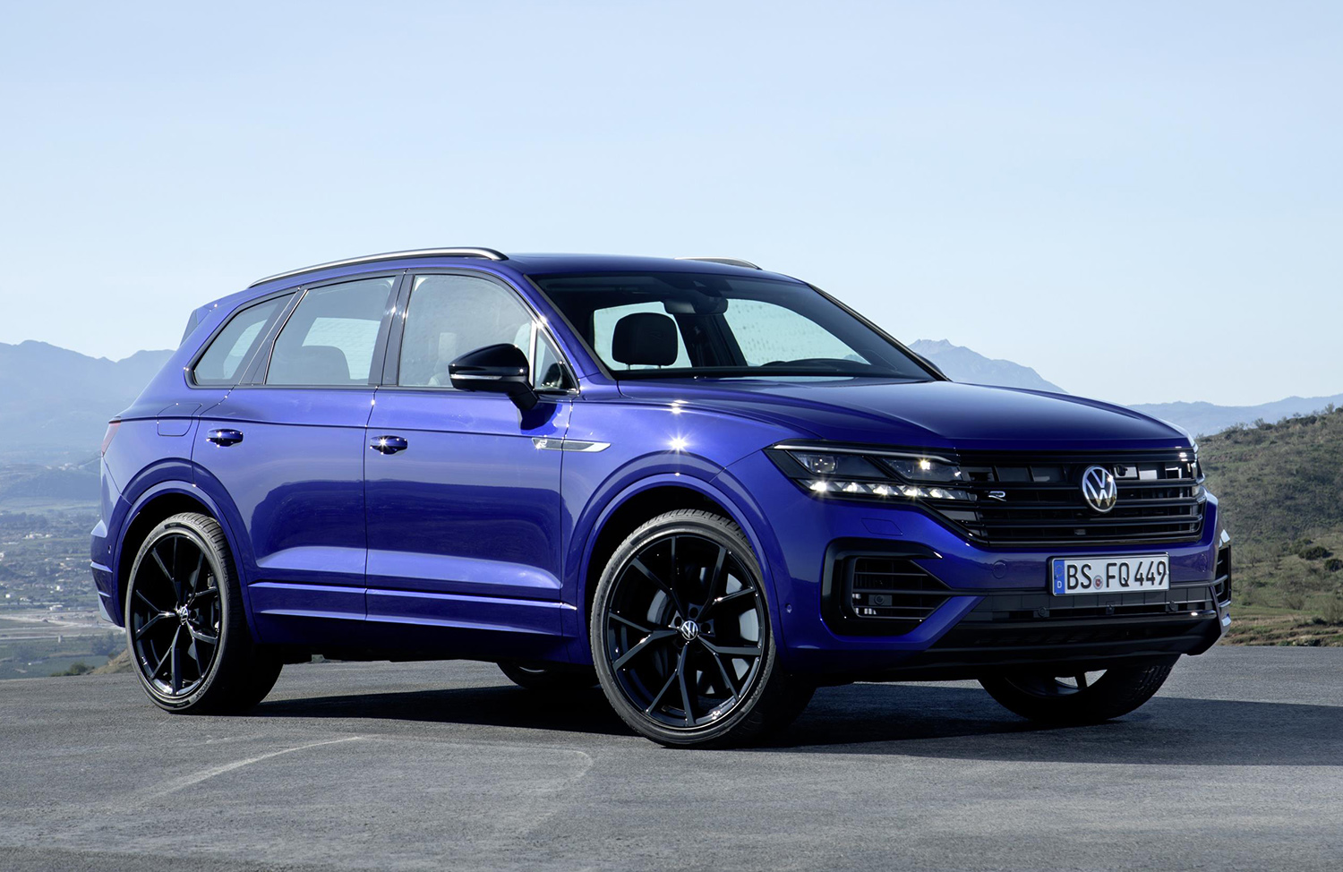 VW Gives Racy SUV Plug in Hybrid Power