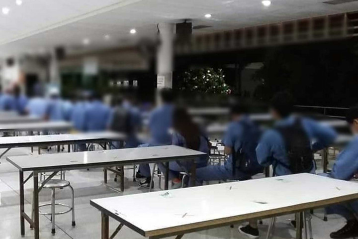 Bangkok Post - Workers rush factory's generous redundancy package