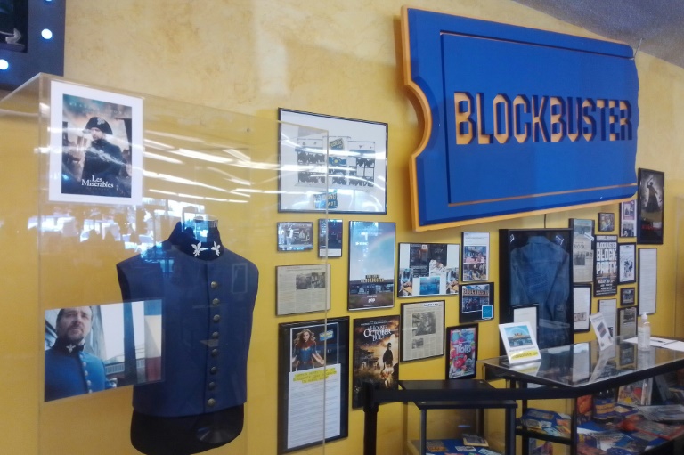 Bangkok Post - Last Blockbuster store lists '90s sleepover' on Airbnb