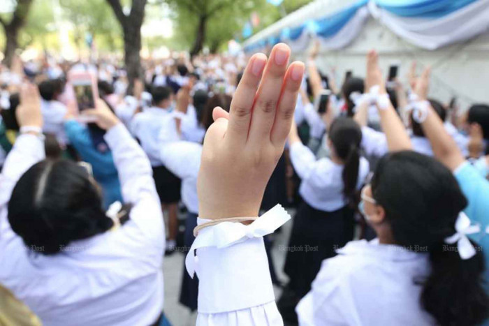 Bangkok Post - Majority agree with students' 3-finger salutes, white ...