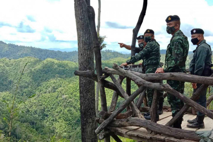 Bangkok Post - Soldiers deployed along western border