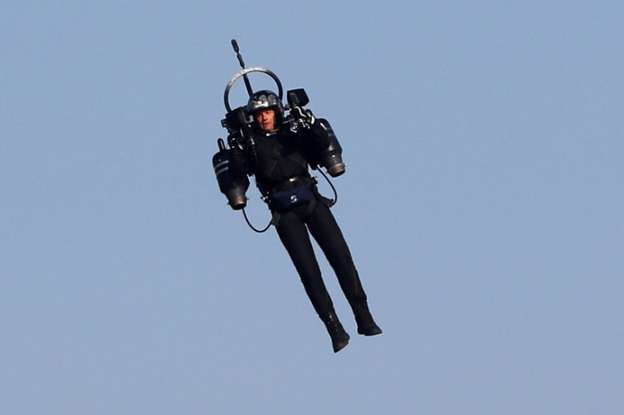 Bangkok Post - Pilots report man flying with jet pack near LA airport