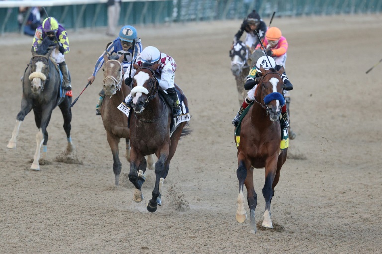 Bangkok Post - Authentic holds off Tiz the Law to win 146th Kentucky Derby
