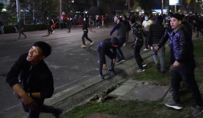 Bangkok Post - Kyrgyz protesters take over govt house, free jailed ex ... Bangkok Post - Kyrgyz protesters take over govt house, free jailed ex ...