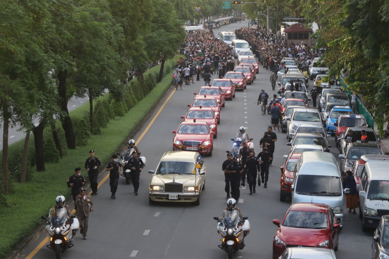 Bangkok Post - Demonstrators were 'unaware' of approaching royal motorcade