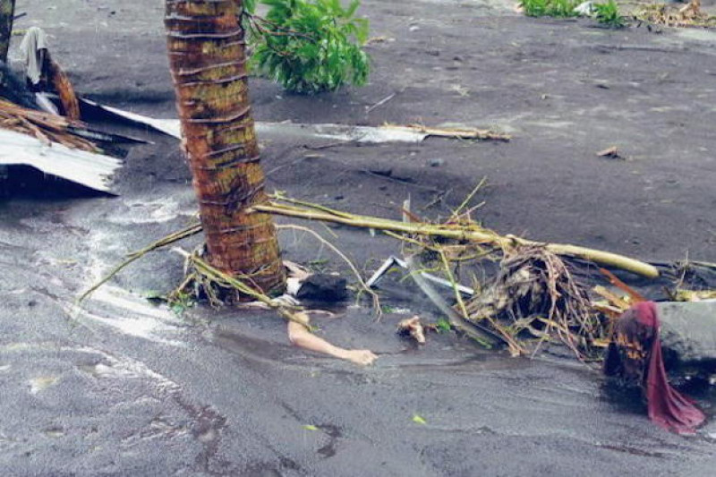 Bangkok Post - 4 dead as Super Typhoon Goni batters Philippines