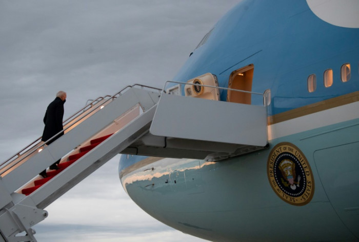 Bangkok Post - Homeless man roams air base housing Biden's plane for ...
