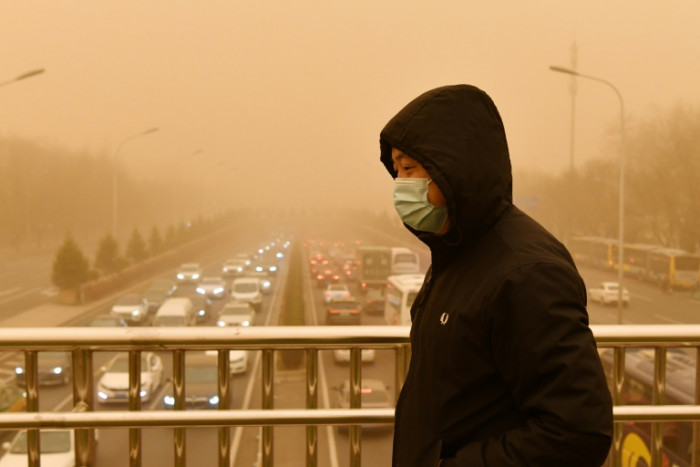 Bangkok Post - Beijing smothered by hazardous yellow smog