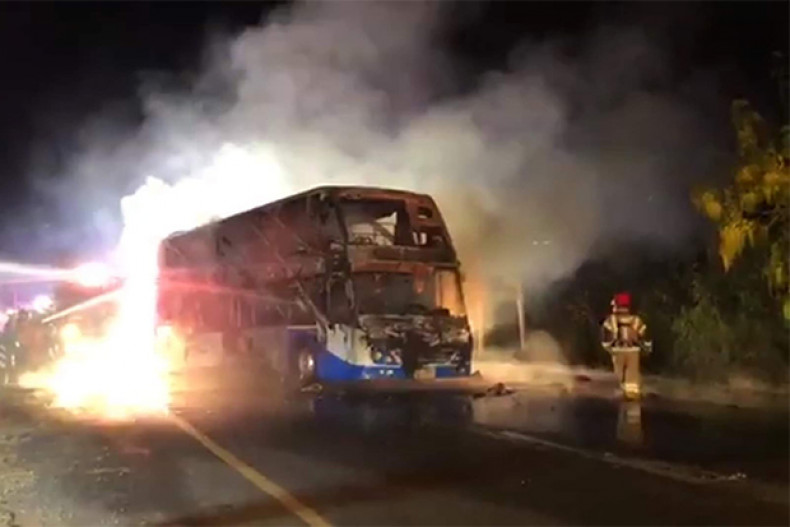 Bangkok Post - 5 killed, 12 injured in tour bus fire