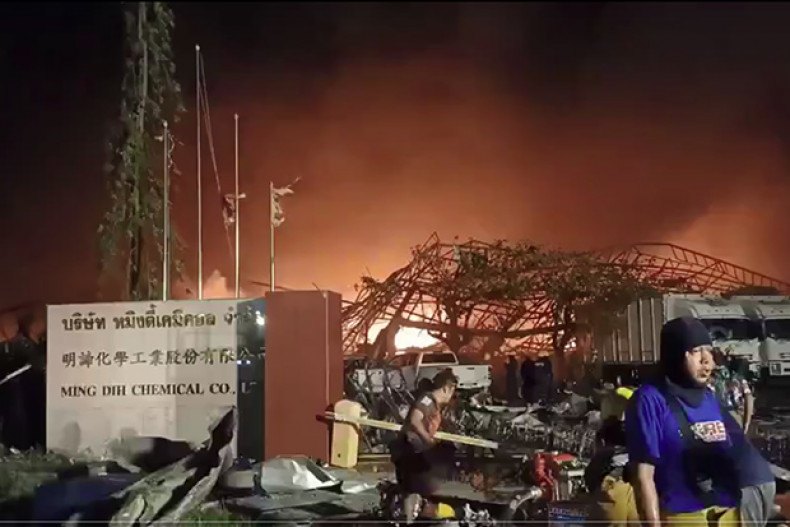 Bangkok Post - Huge explosion, fire at chemical factory, 21 injured