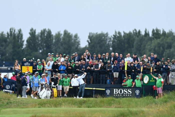 Bangkok Post - Crowds flock back to British Open despite coronavirus spike