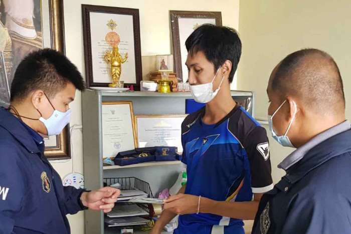 Bangkok Post - Man arrested for commando police badge scam