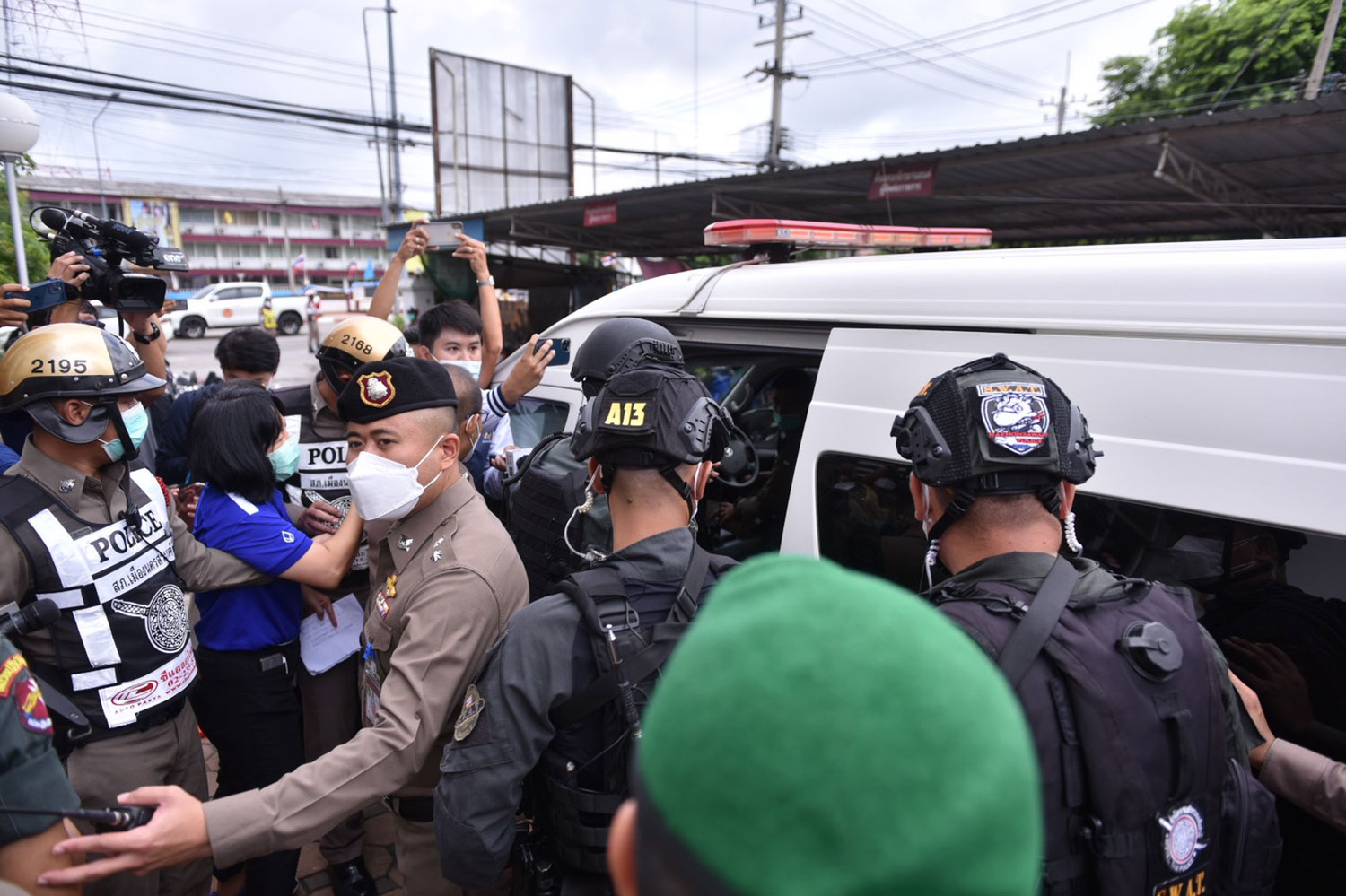 Bangkok Post - Hunt continues for fugitive 'Jo Ferrari', 5 other police ...