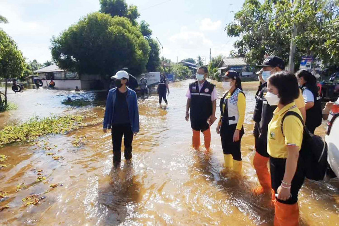 Bangkok Post - Storm Dianmu floods linger in 18 provinces