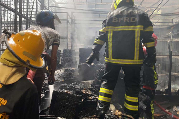 Bangkok Post - Fire hits Chatuchak market, destroying more than 10 stalls