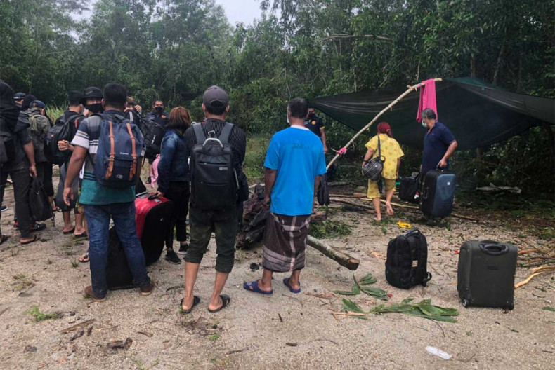 Bangkok Post - 28 Myanmar workers held on their way home