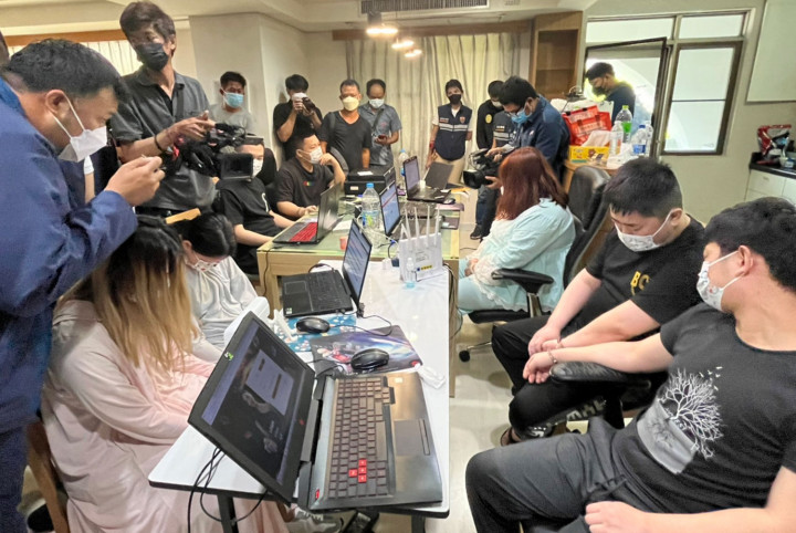 Bangkok Post - 10 Chinese 'scammers' nabbed