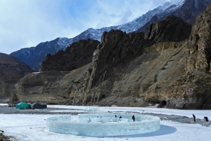 Bangkok Post - Chainsaws, ice and a sauna in India's frozen north
