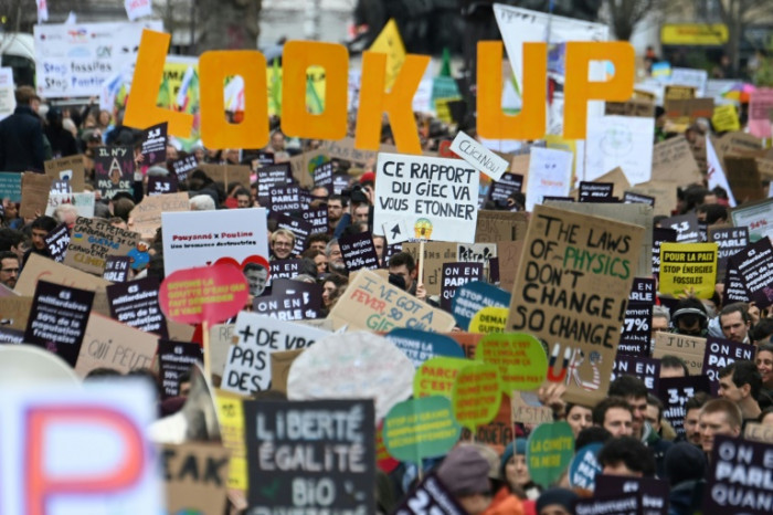 Bangkok Post - Tens of thousands march for the climate in France