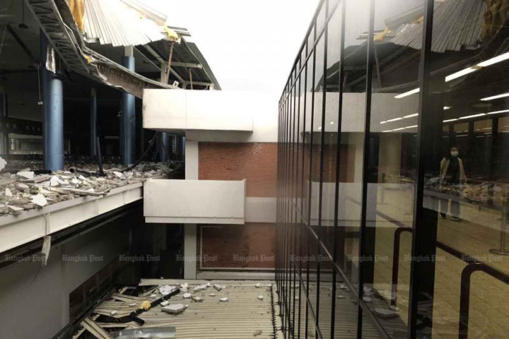 Bangkok Post - Overloaded gutters blamed for airport roof collapse