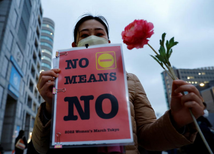 Why are there so few women in top managerial roles in Japan?