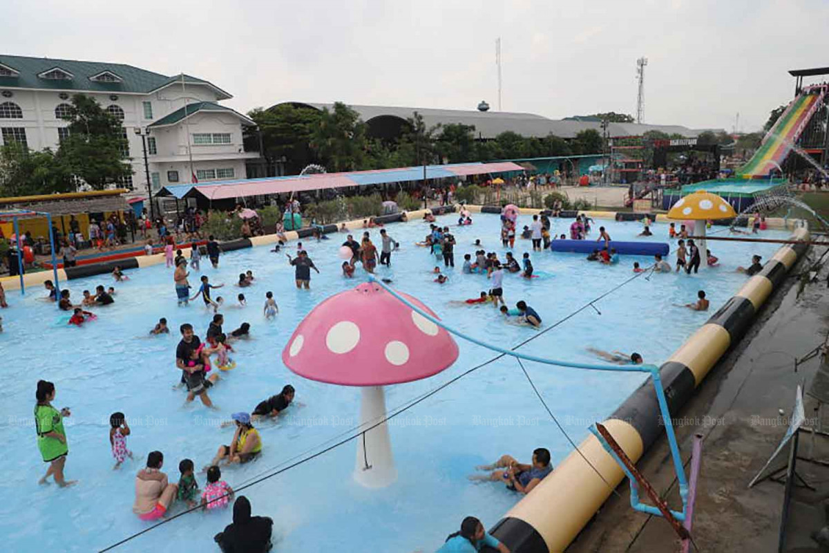 Bangkok Post - Pool at fun park vandalised, homes flooded
