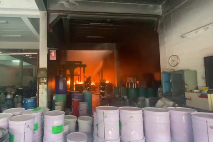 Bangkok Post - Four injured in paint-mixing factory fire