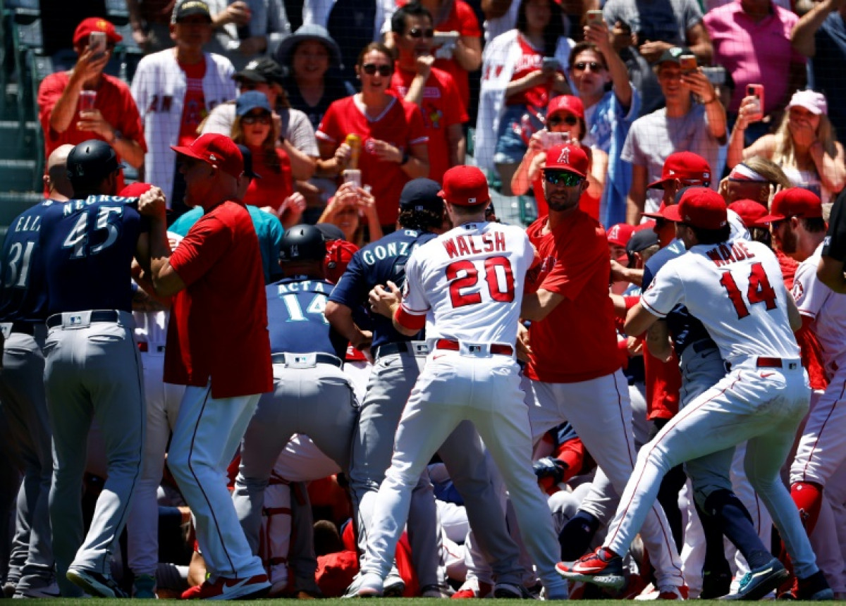 Bangkok Post - Eight ejected after Mariners and Angels stage MLB brawl