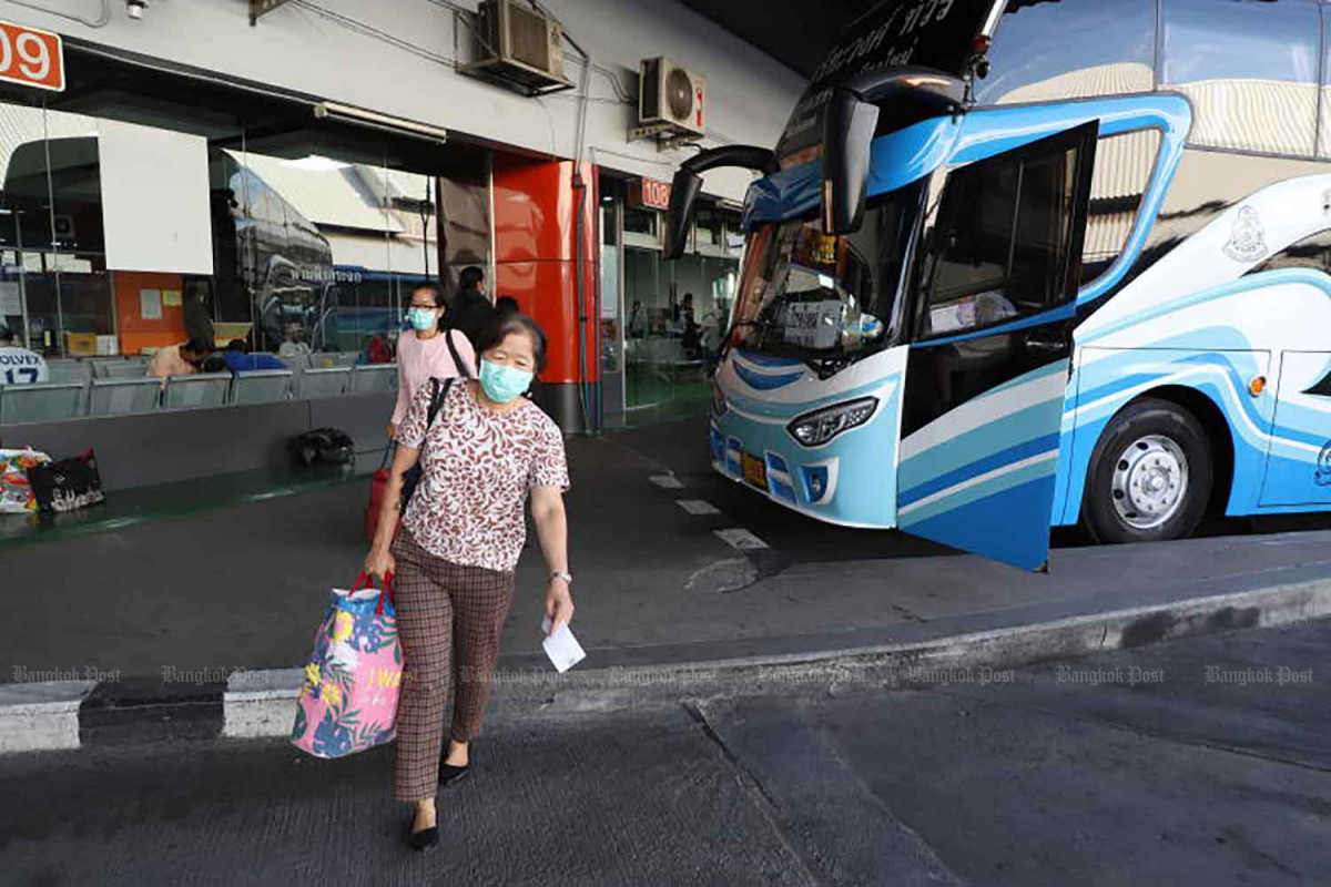 Bangkok Post - Buses to cut back services over costs