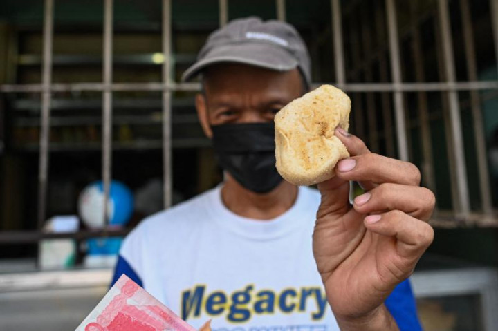 Bangkok Post - Philippine bakeries shrink 'poor man's bread' as ...