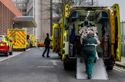 Bangkok Post - British boy at centre of life-support fight dies