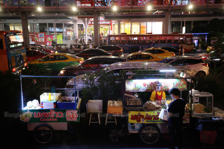 Bangkok Post - Banks asked to freeze rates - finance minister