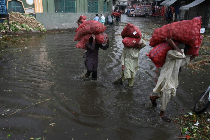 Bangkok Post - 'Third' of Pakistan under water as flood aid efforts ...
